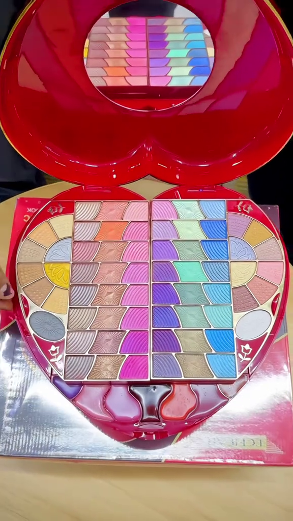 Travel Kit Winter Makeup Box – Compact Mirror & Beauty Set 6 (Copy)2 ...